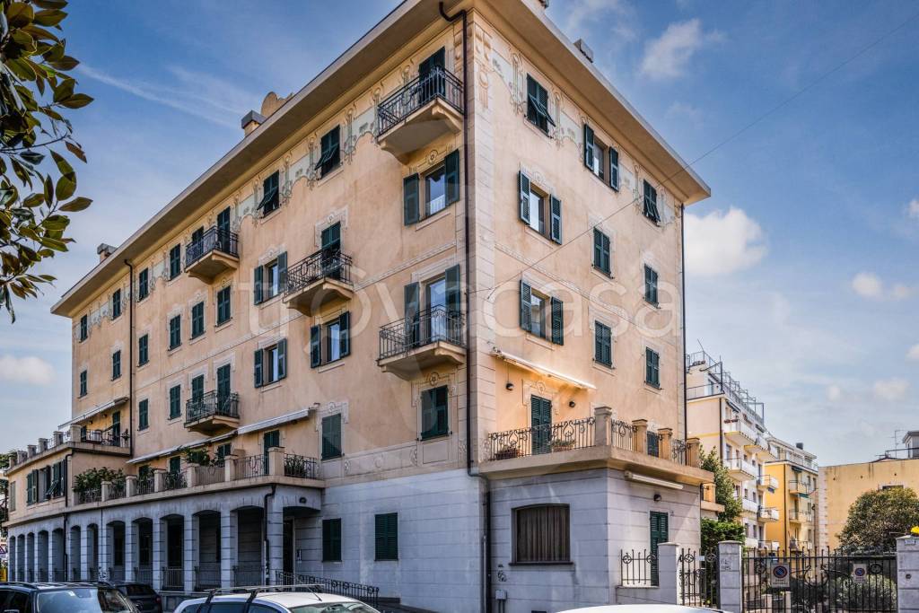 Appartamento in vendita ad Alassio viale Daniel Hanbury, 108