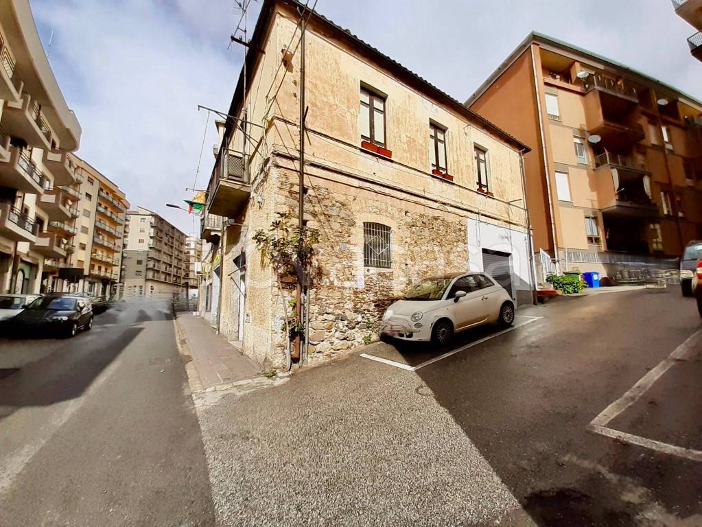 Appartamento in vendita a Catanzaro via Raffaele Piccoli