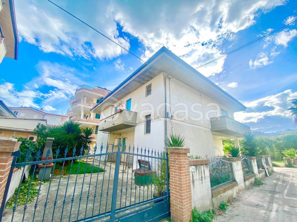 Casa Indipendente in vendita ad Alba Adriatica via Arno, 29