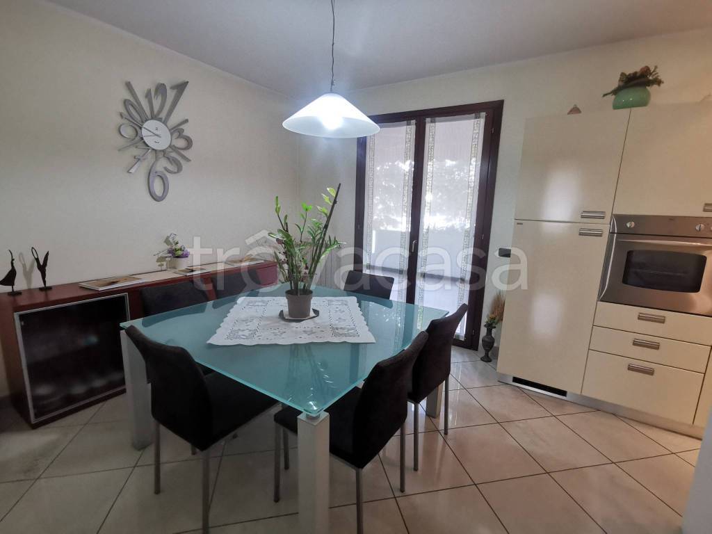 Villa in vendita a Prato via Vittorio Bachelet