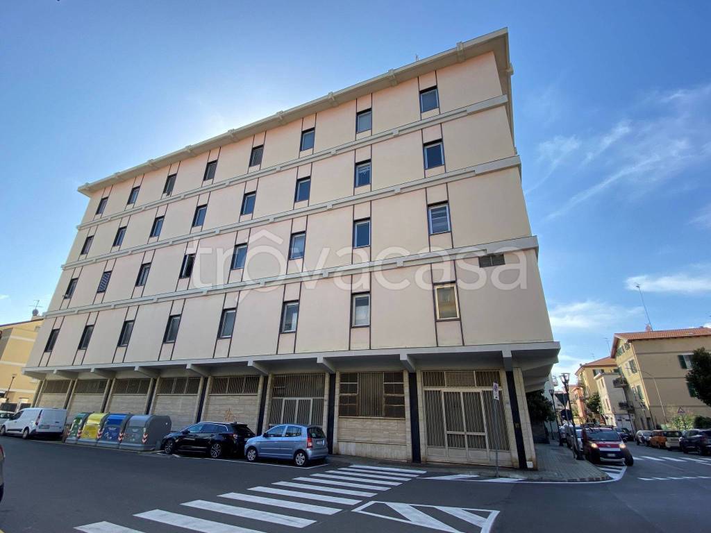 Intero Stabile in vendita ad Albenga via Vittorio Veneto, 34