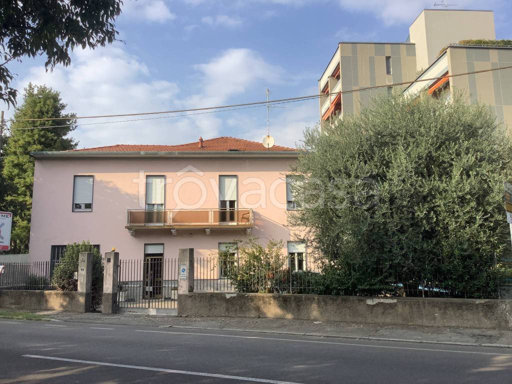 Appartamento in vendita a Busto Arsizio viale Giuseppe Borri