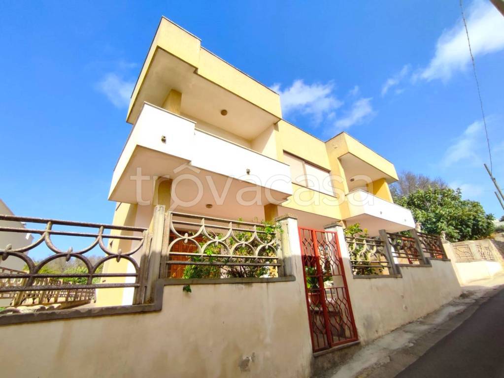 Villa Bifamiliare in vendita a Tuglie via Grappa, 37