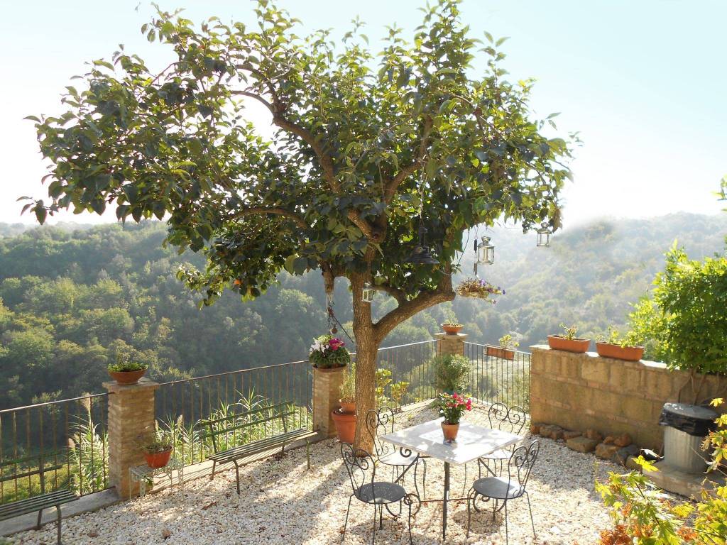 Appartamento in in vendita da privato a Campagnano di Roma via Zuccari, 12