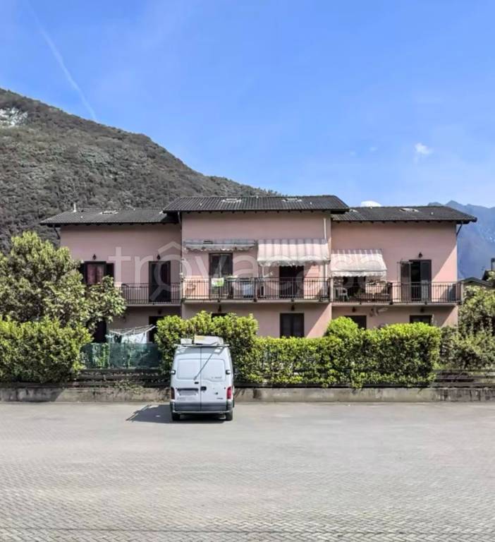 Appartamento in vendita a Dubino via Prati Rossi