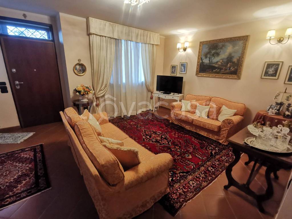 Villa in vendita a Prato via dell'Orsa Minore