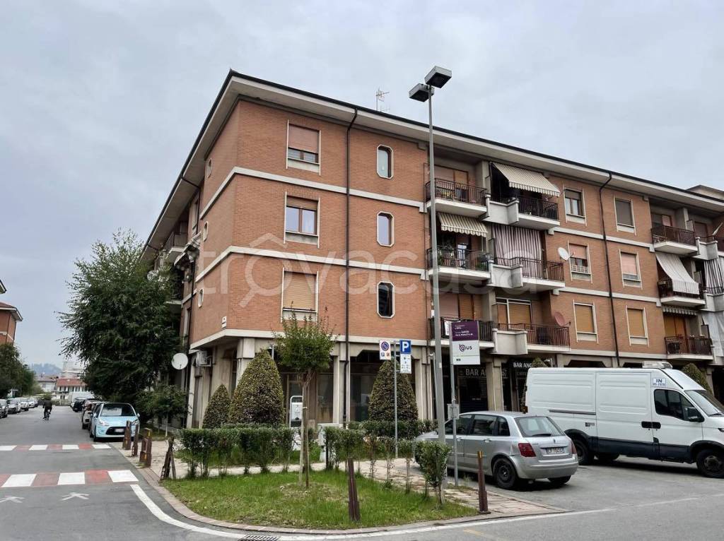 Appartamento in vendita a Bra via Giovanni Piumati