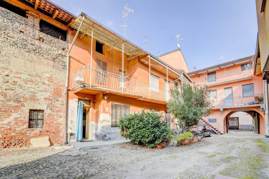 Casa Indipendente in vendita a Galliate via Antonio Gramsci
