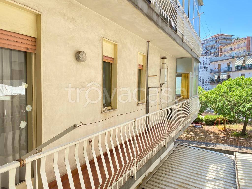Appartamento in vendita ad Aci Catena piazza San Candido, 2