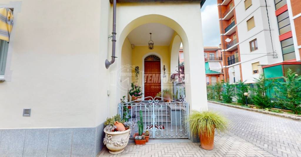 Villa Bifamiliare in vendita a Bra via Peschiera 9