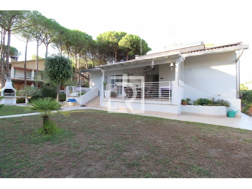 Villa in vendita a Ravenna viale degli Oleandri, 10