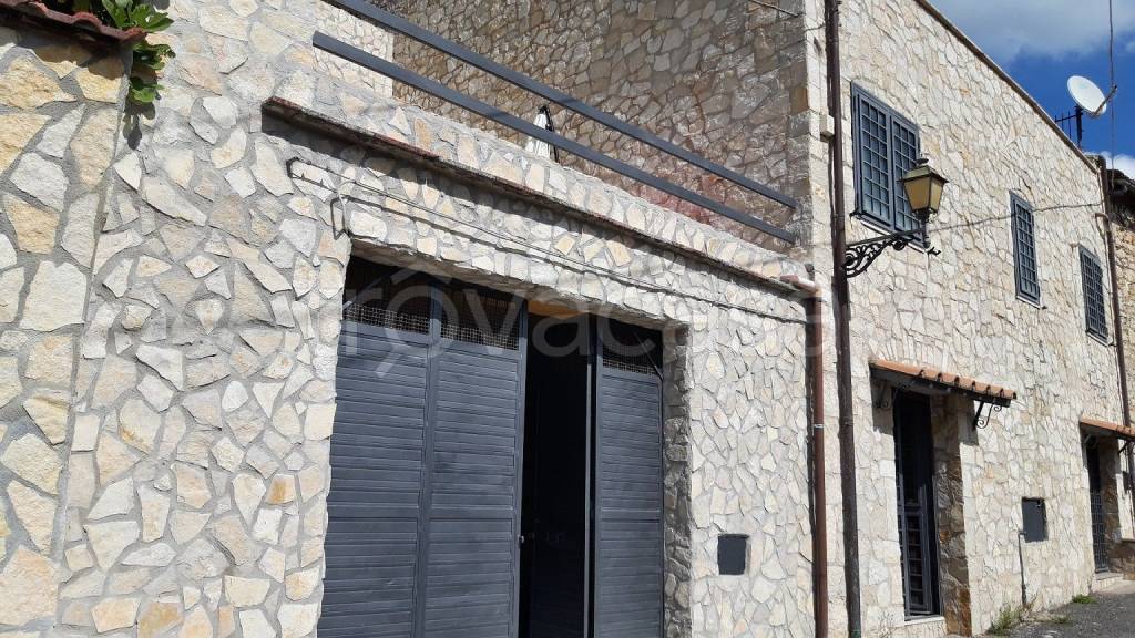 Casale in vendita a Poggio Moiano via Corte