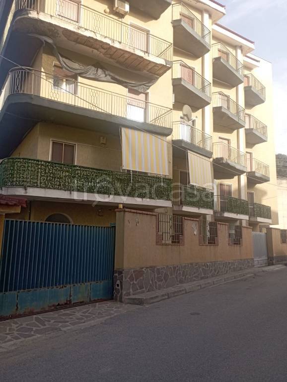 Appartamento in vendita a Reggio di Calabria via Discesa Stazione Archi