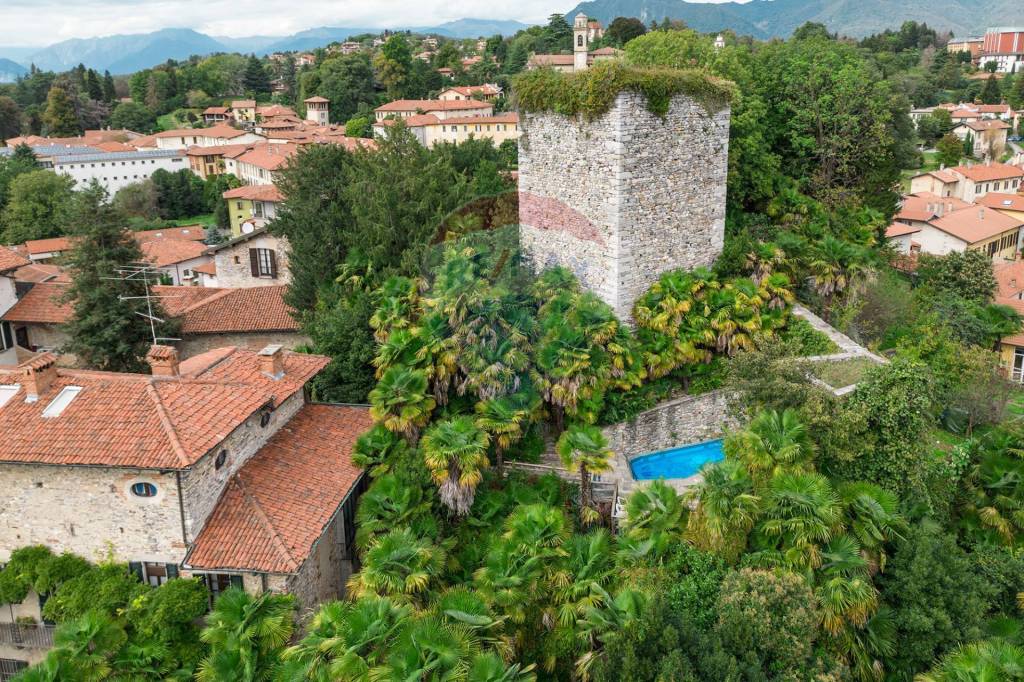 Appartamento in vendita a Besozzo via Adamoli