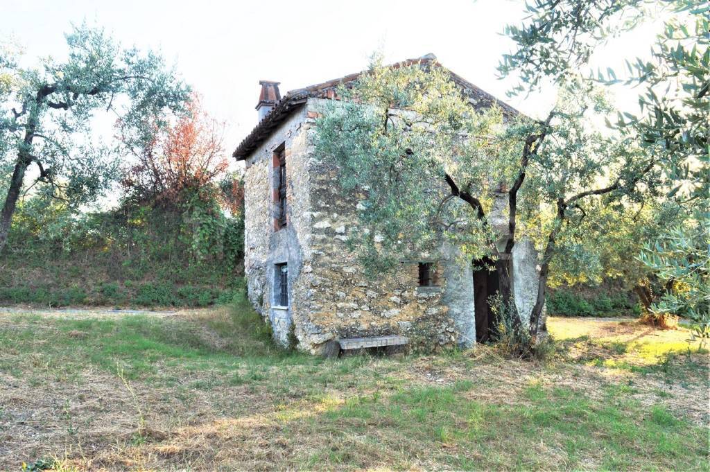 Casale in vendita a Monteleone Sabino via Monteleone