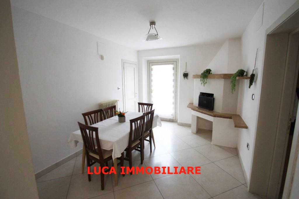 Villa in vendita a Massa e Cozzile via Cristoforo Colombo, 5