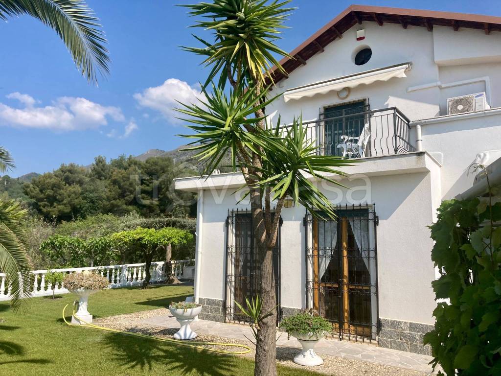 Villa in vendita a Ceriale via Palermo