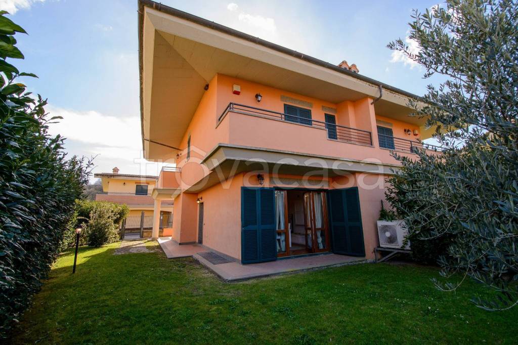 Villa Bifamiliare in vendita a Monterosi