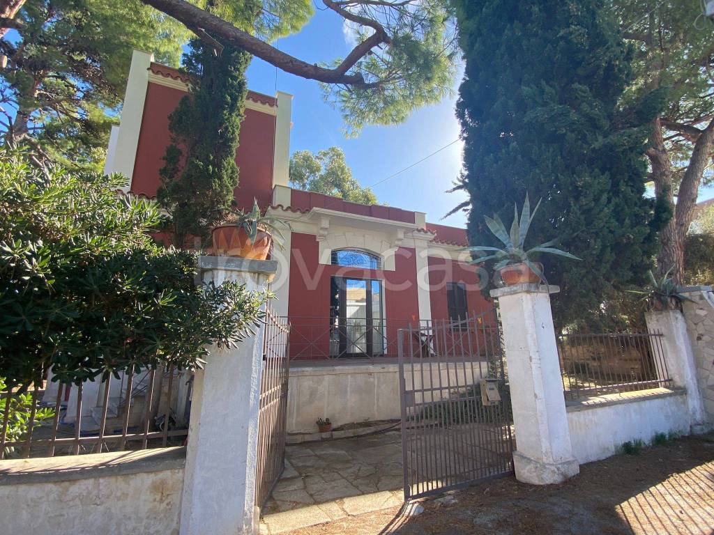 Villa in vendita a Bari via Savino Schino