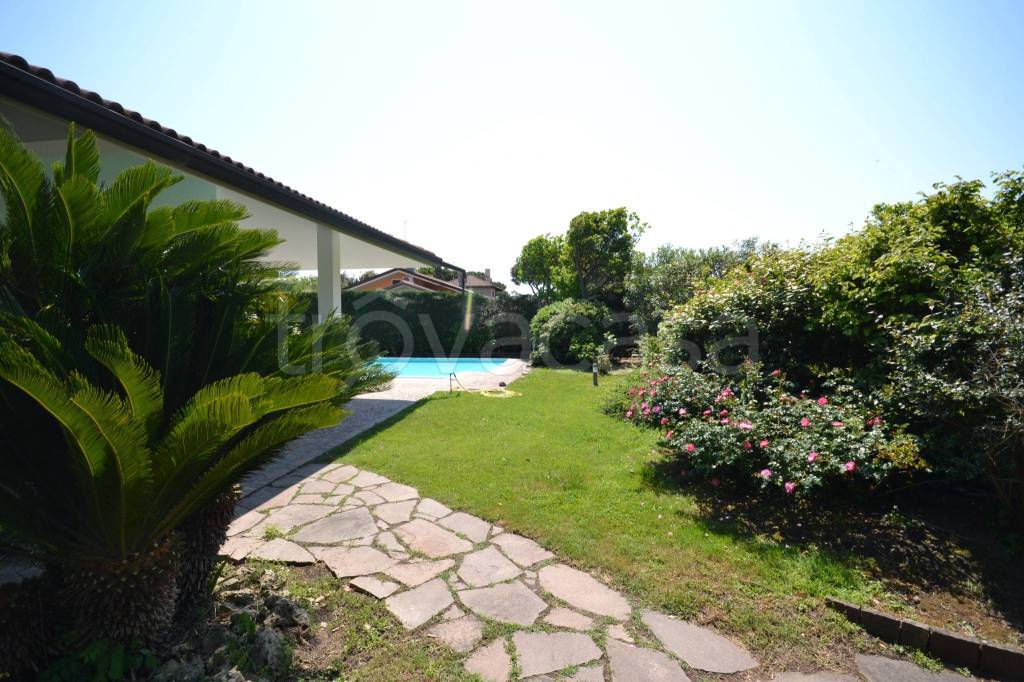 Villa in vendita a Rosolina via Decima Est
