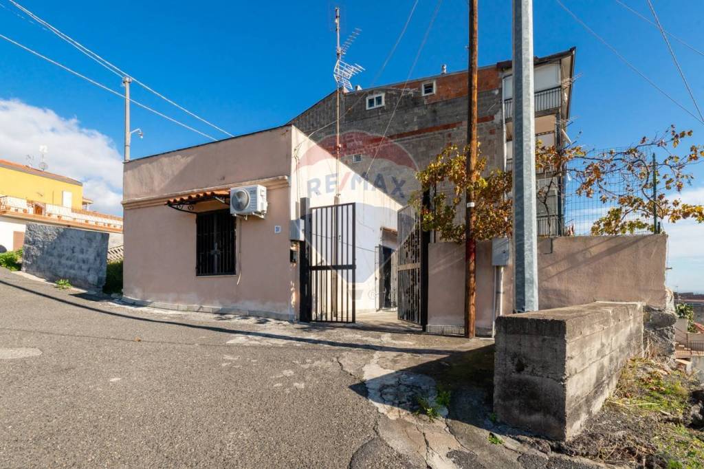 Casa Indipendente in vendita a Catania via Federico Confalonieri, 31