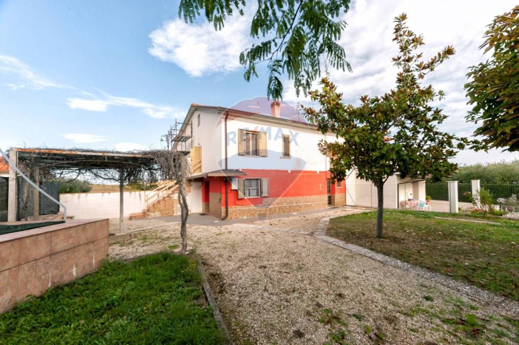 Rustico in vendita ad Ari via sant'antonio