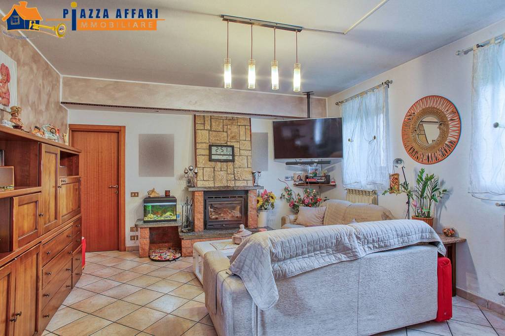 Casa Indipendente in vendita a Cadegliano-Viconago via Argentera, 8