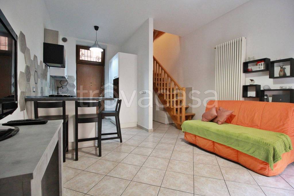 Casa Indipendente in vendita a Cavenago di Brianza via Conte Rasini, 3