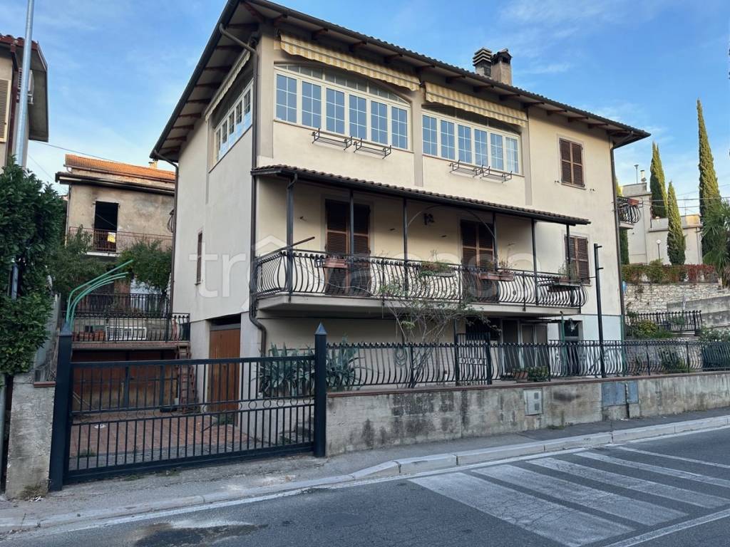 Casa Indipendente in vendita a Terni via Monte Cimino, 2