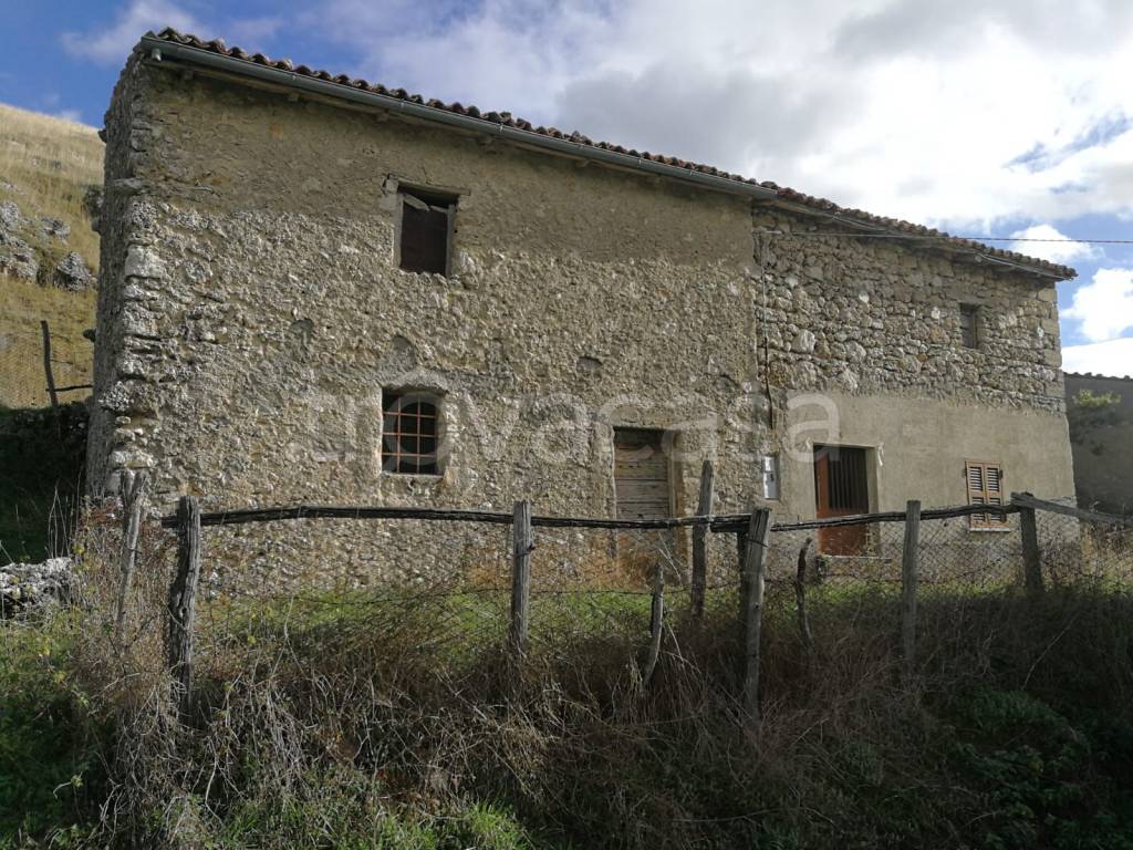 Casale in vendita a Cagnano Amiterno via Cascina