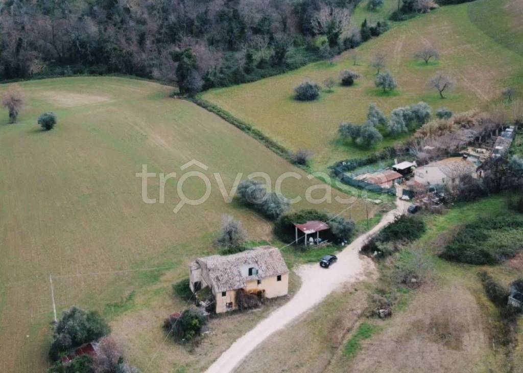 Cascina in vendita a Macerata contrada Fontezucca s.n.c