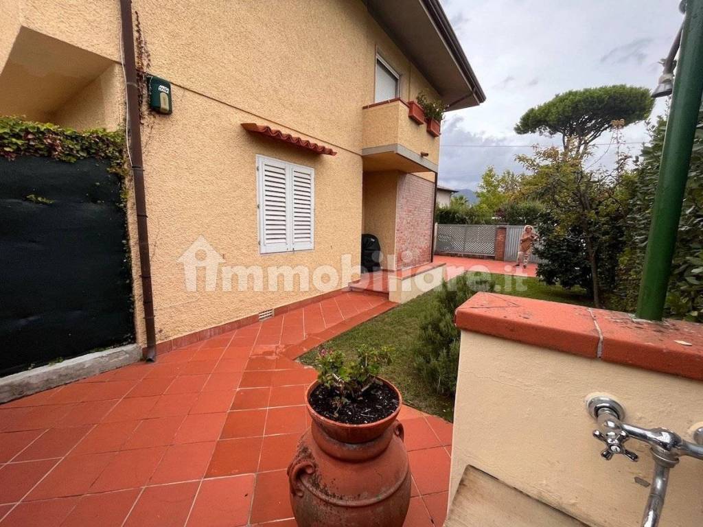 Appartamento in vendita a Forte dei Marmi via Scassi Carli