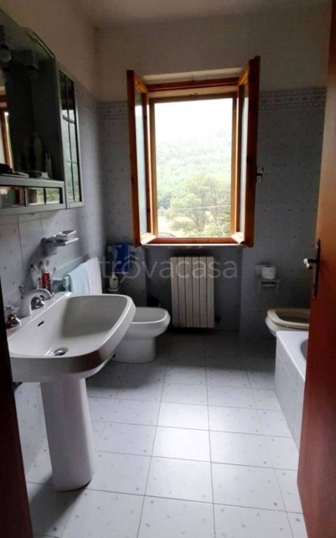 Villa in vendita a Cantiano via Fossato, 85