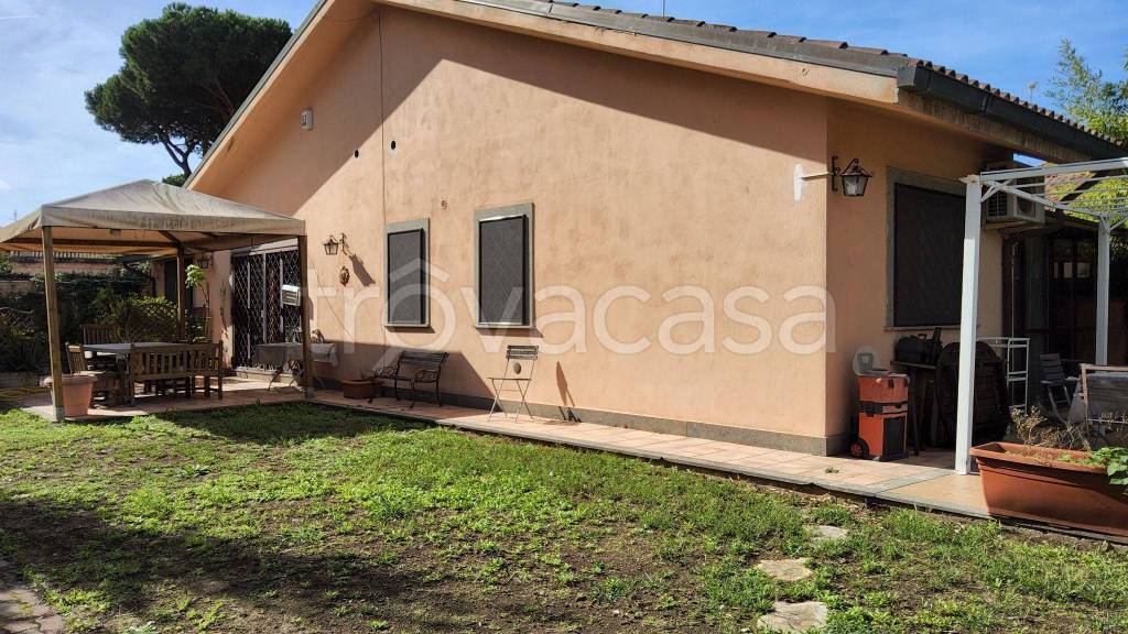 Villa Bifamiliare in in vendita da privato a Roma via Enrico De Leva, 18