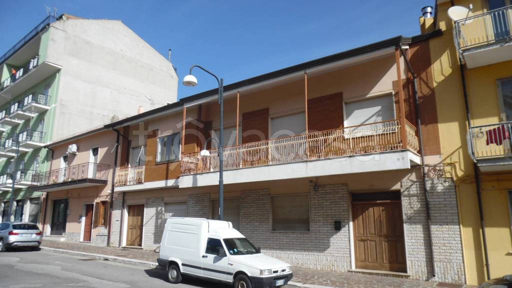 Appartamento in vendita a Calitri corso Giuseppe Garibaldi, 148