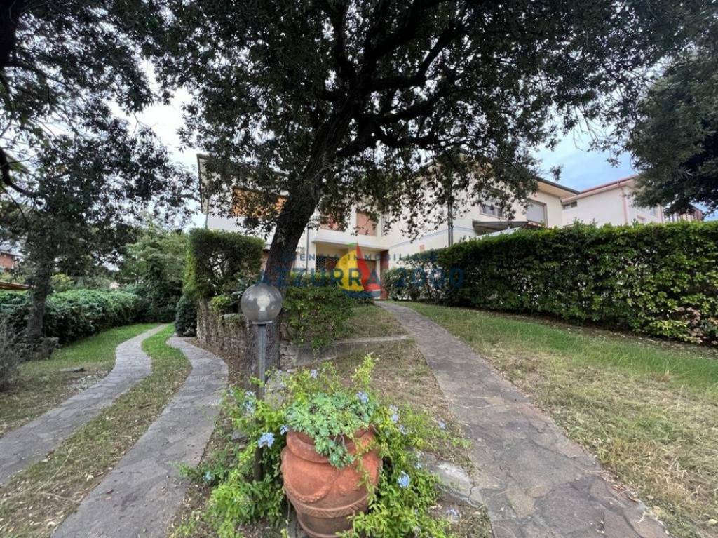 Villa Bifamiliare in vendita a Pisa via dei Gattici, 10