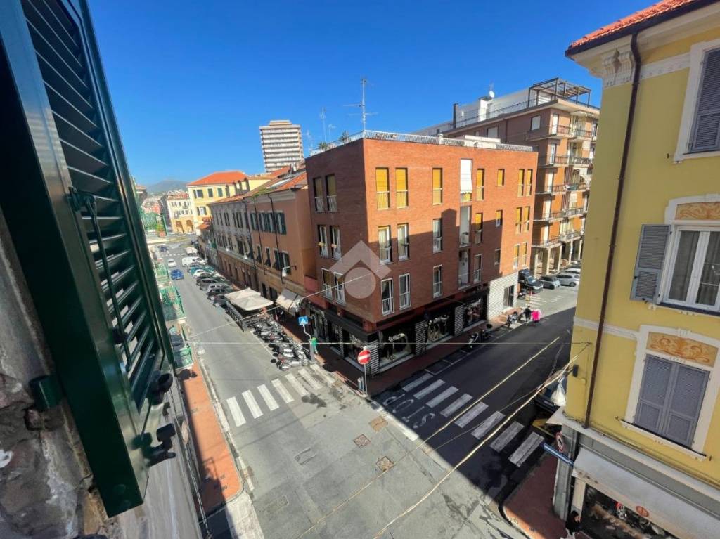 Appartamento in vendita a Imperia via de sonnaz, 34