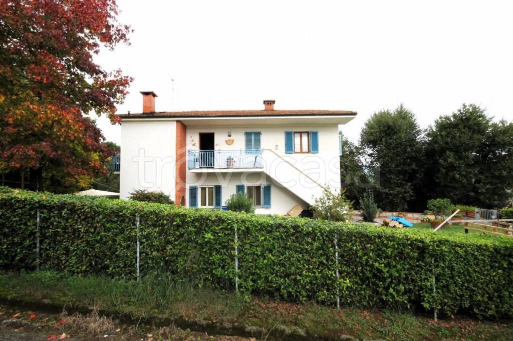 Villa Bifamiliare in vendita a Lucca via Arliano Chiesa,, 55100
