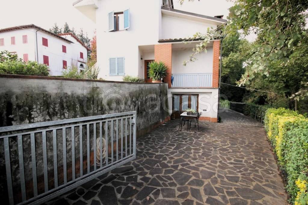 Appartamento in vendita a Lucca via Arliano Chiesa