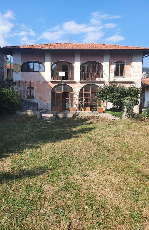 Villa in in vendita da privato a Luino via Bonga, 20