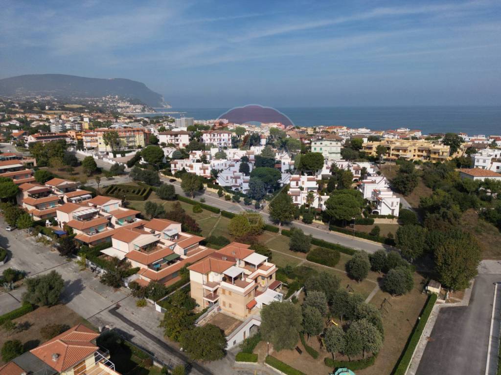 Appartamento in vendita a Numana via positano, 11