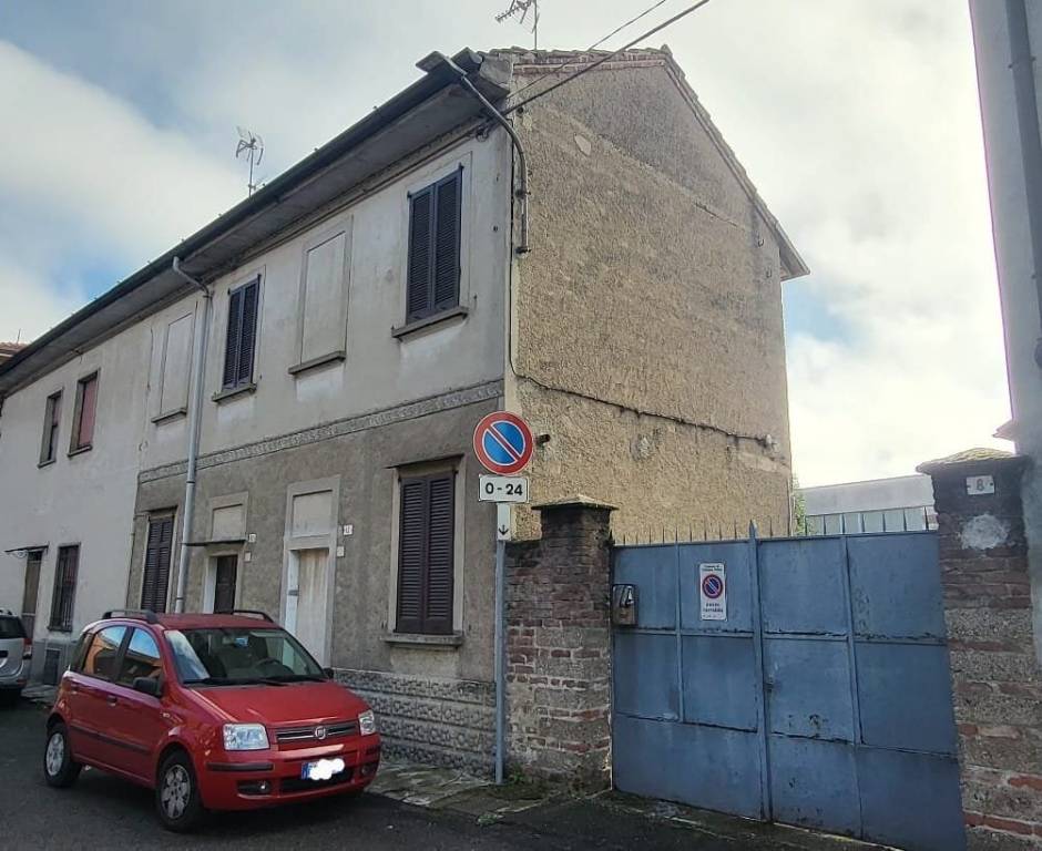 Casa Indipendente in vendita a Castano Primo via Raffaello Sanzio