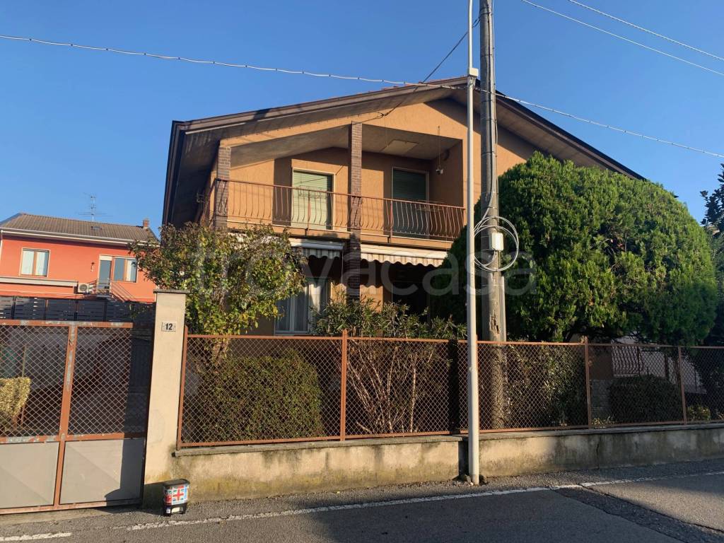 Villa Bifamiliare in vendita a Castel Rozzone via Gaetano Donizetti
