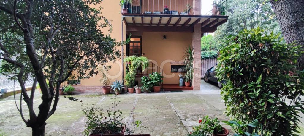 Villa in vendita a Reggio nell'Emilia viale Lelio Basso