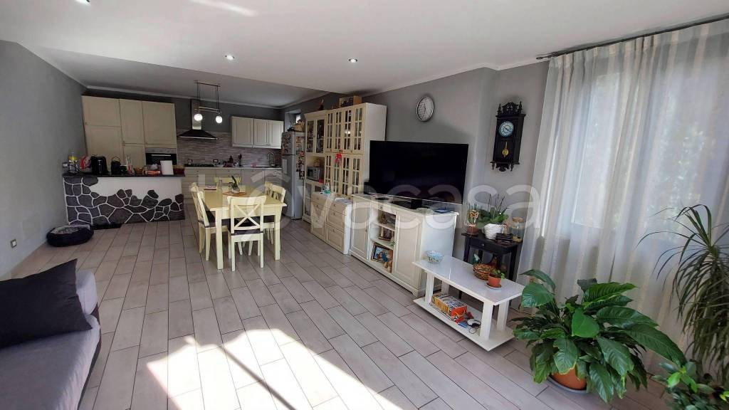 Casa Indipendente in vendita a Bolzano Novarese via per Gozzano, 12