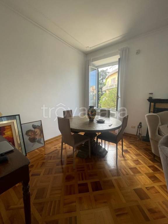 Appartamento in vendita a Roma via Gran Sasso