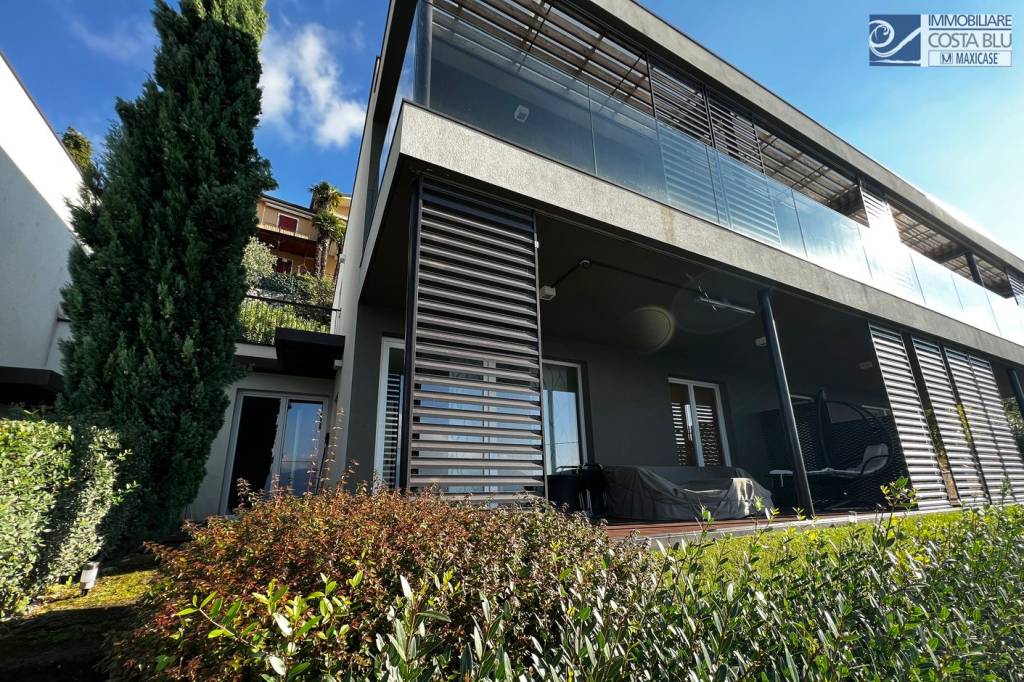 Appartamento in vendita a Torri del Benaco via Gardesana, 42