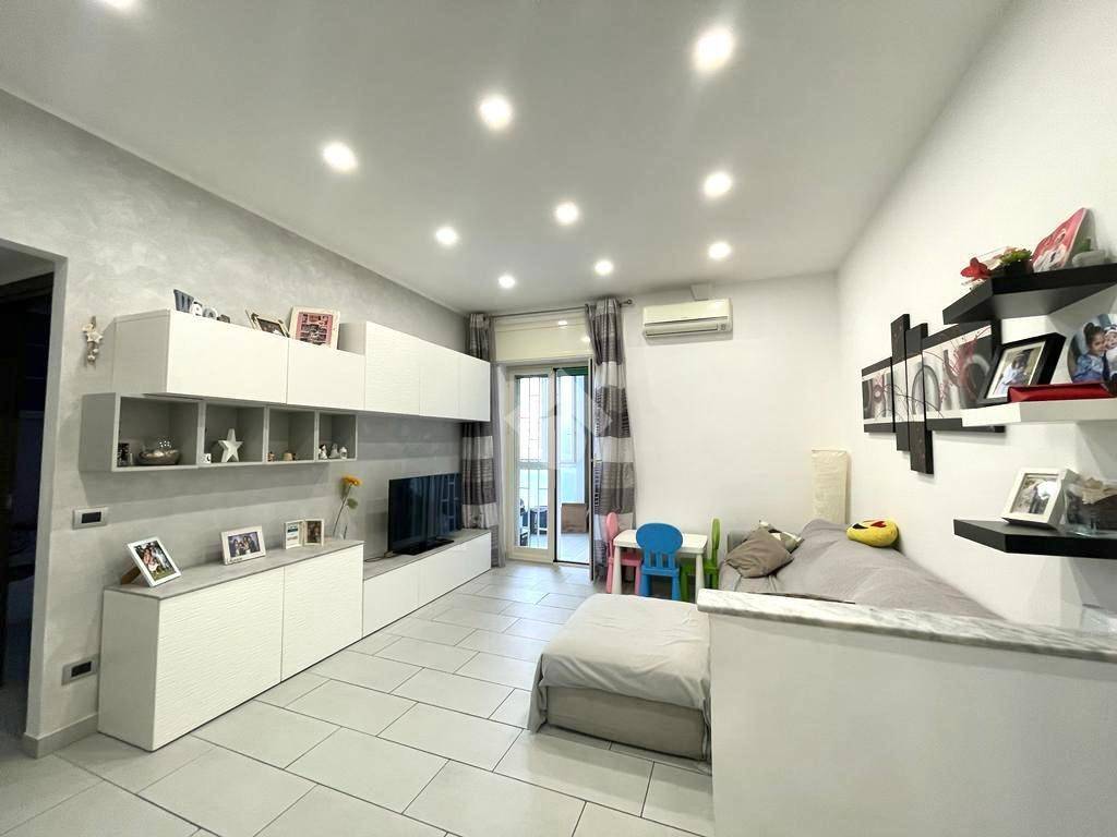 Appartamento in vendita a Napoli via Carnaro