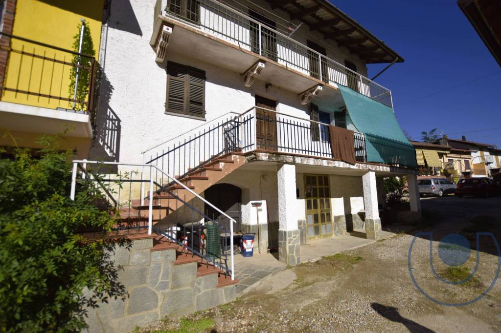 Casa Indipendente in vendita a Mombello di Torino via Tetti Cambiano