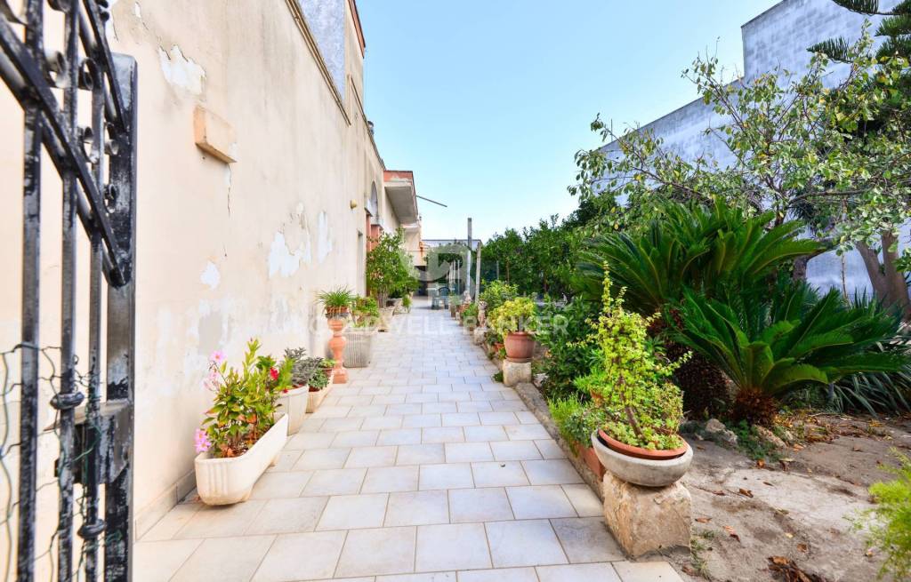 Casa Indipendente in vendita a Surbo via Vincenzo Ampolo